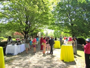 "Hats in Bloom" kicks off garden party season - Blue StreakBlue Streak