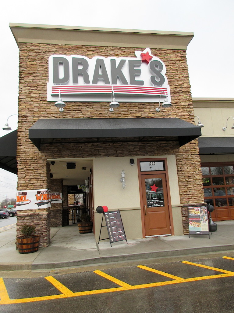 Drake's draws customers in droves - Blue StreakBlue Streak
