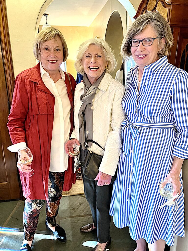 Art and camaraderie outside museum walls - Blue StreakBlue Streak