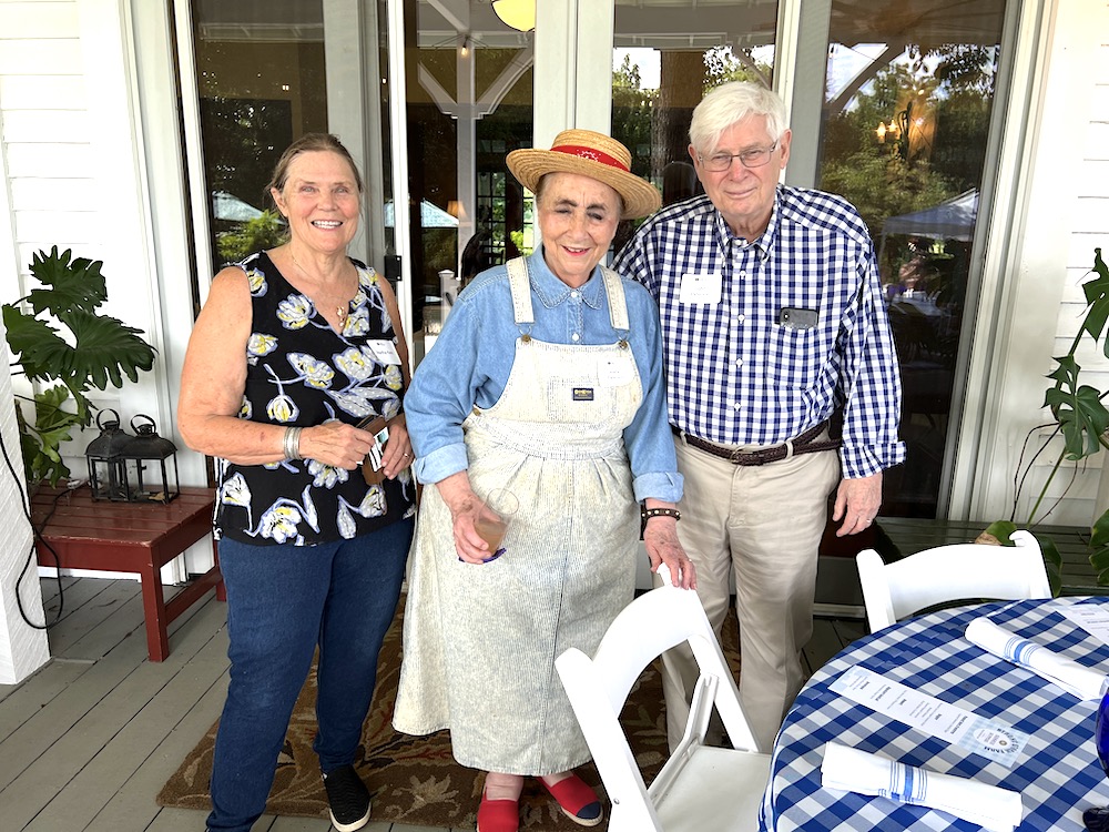 Strong Stock Farm: An idyllic evening for a good cause - Blue ...