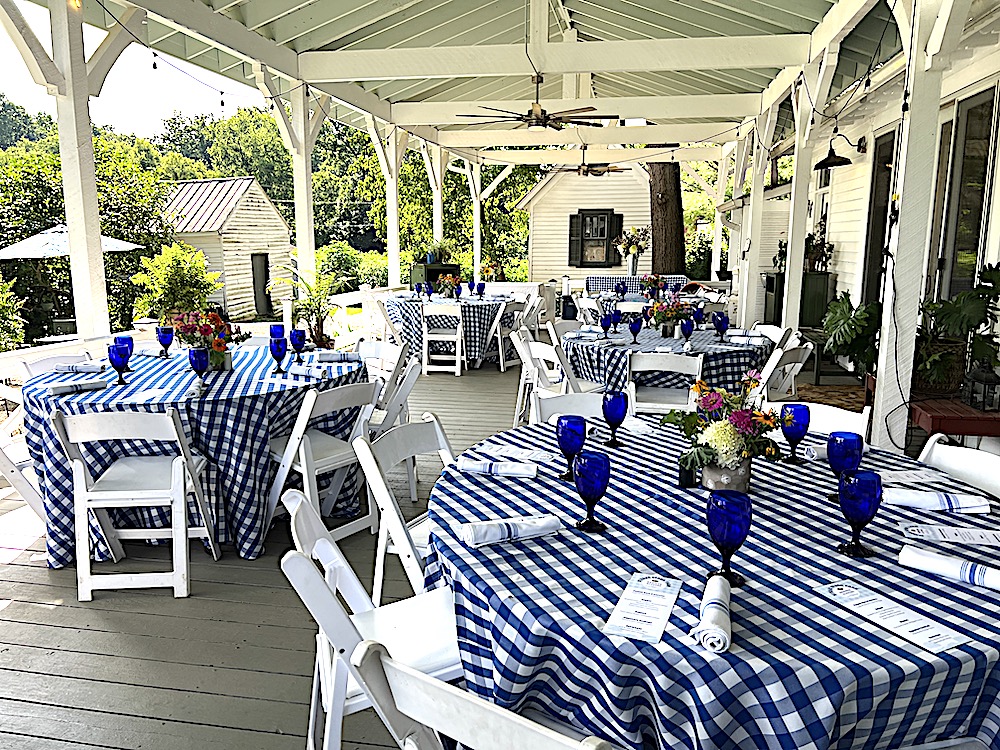 Strong Stock Farm: An idyllic evening for a good cause - Blue ...