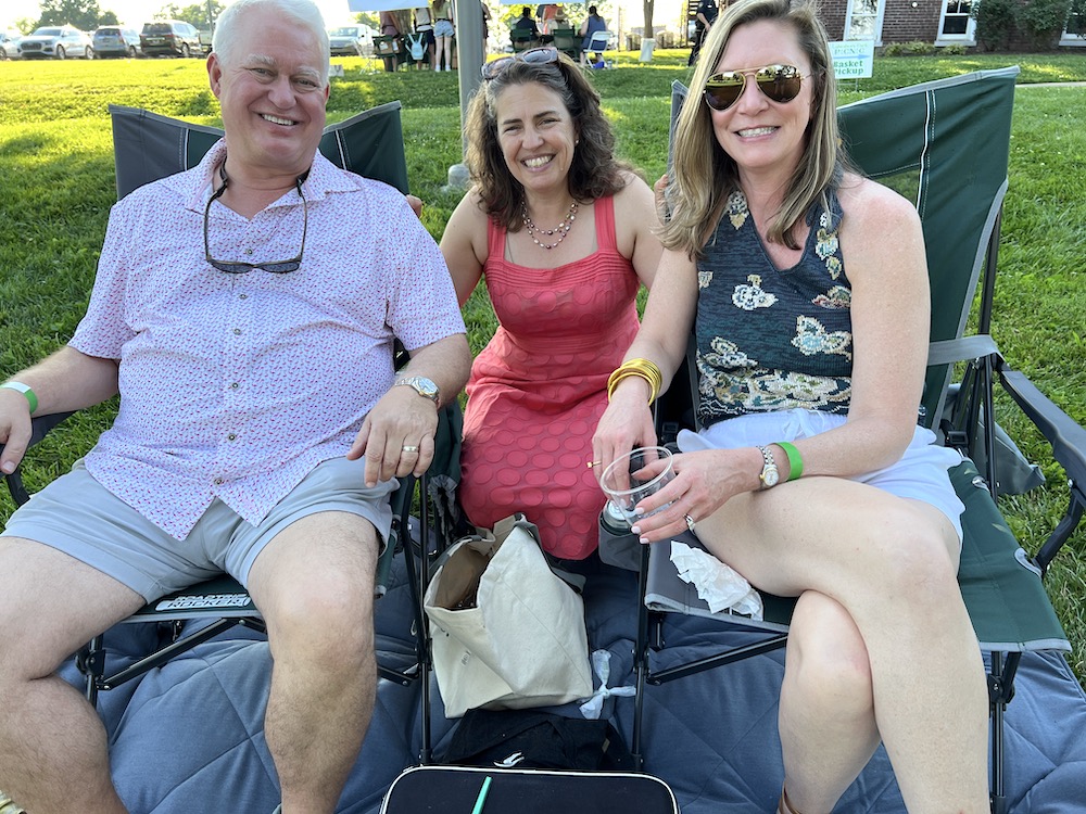 Lakeshore Park Picnic just shouts, "Summer!" - Blue StreakBlue Streak