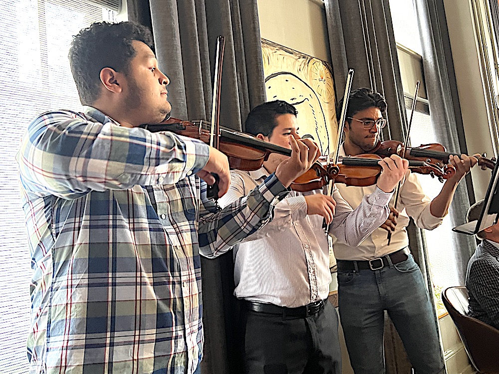 "Pip" marries "Joey Ovens!" Great food follows! - Blue StreakBlue Streak